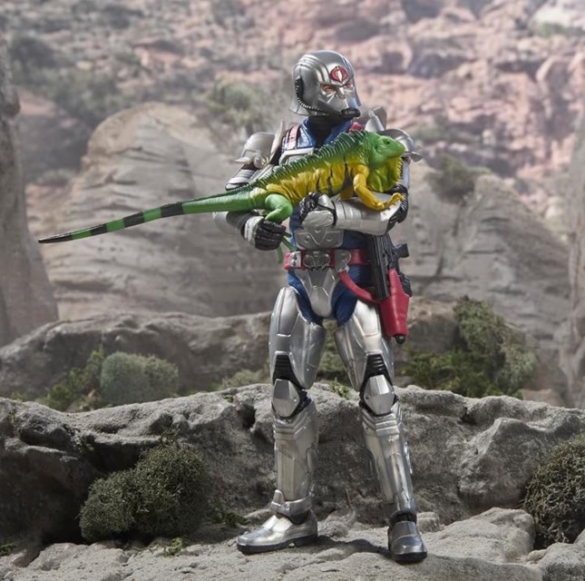G.I.Joe Classified Series Battle Armor Cobra Commander In Hand Review ...
